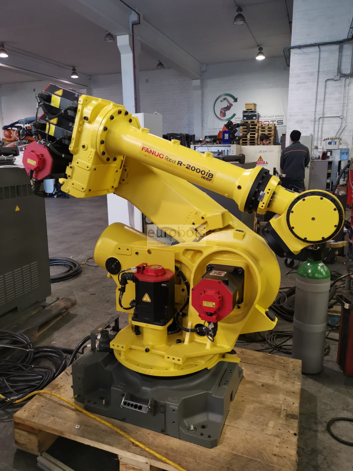 Fanuc_r2000ib_165f_usado_con_controlador_r-30ia | Eurobots